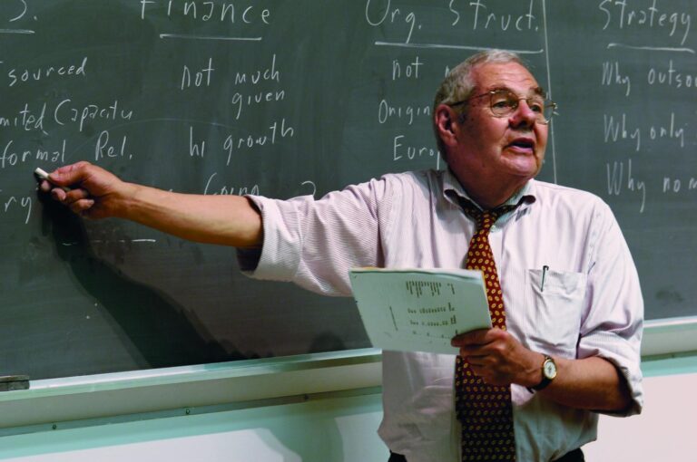 ¿Cuánto gana un profesor al mes en Chile? - Educación Superior